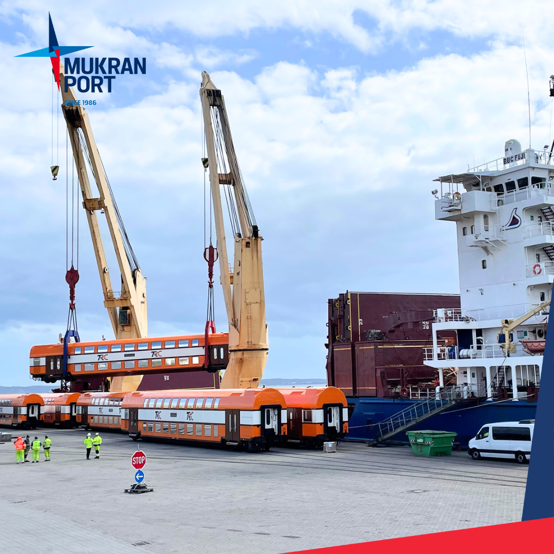 Umladung von Eisenbahn-Doppelstockwagen in Mukran Port - Mukran Port